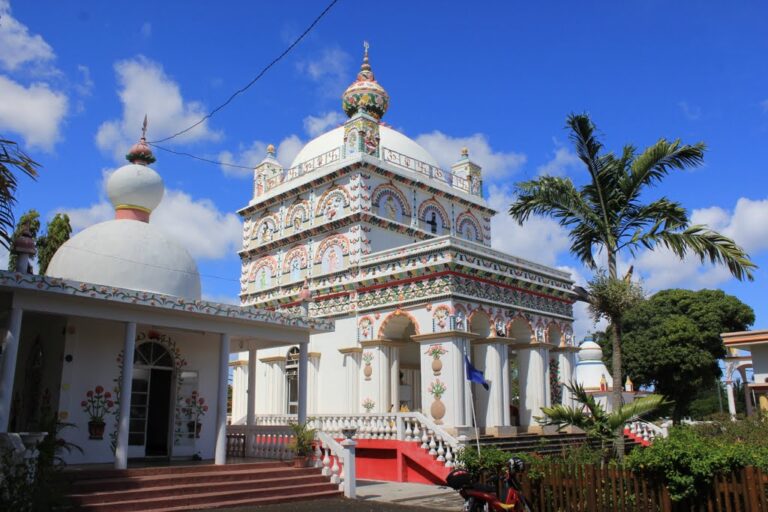 The 133-year-old Maheswarnath Shiv Mandir in Triolet – Dharma Foundation